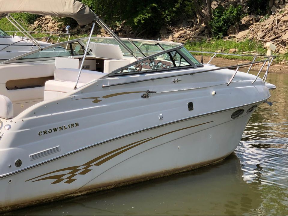 1999 Crownline 268 mid cabin cruiser